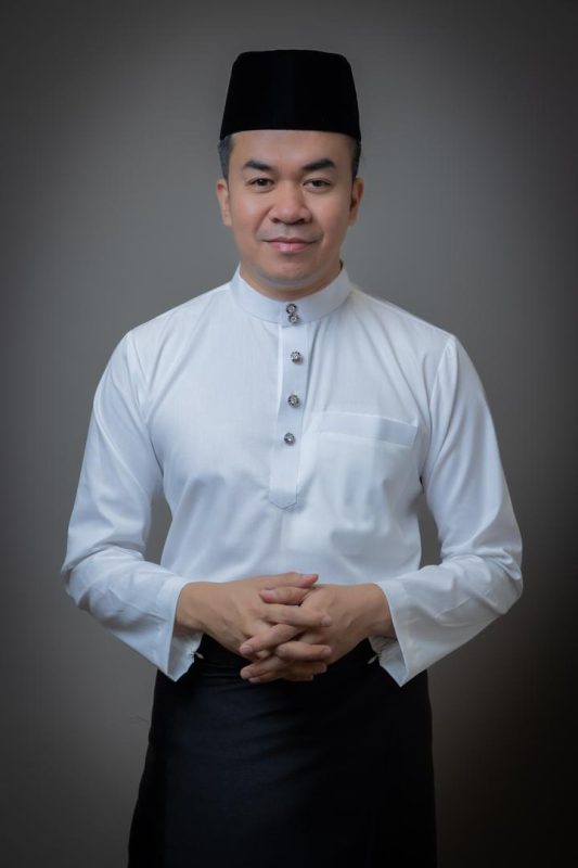 BAJU MELAYU CEKAK MUSANG – Ezuwan Ismail